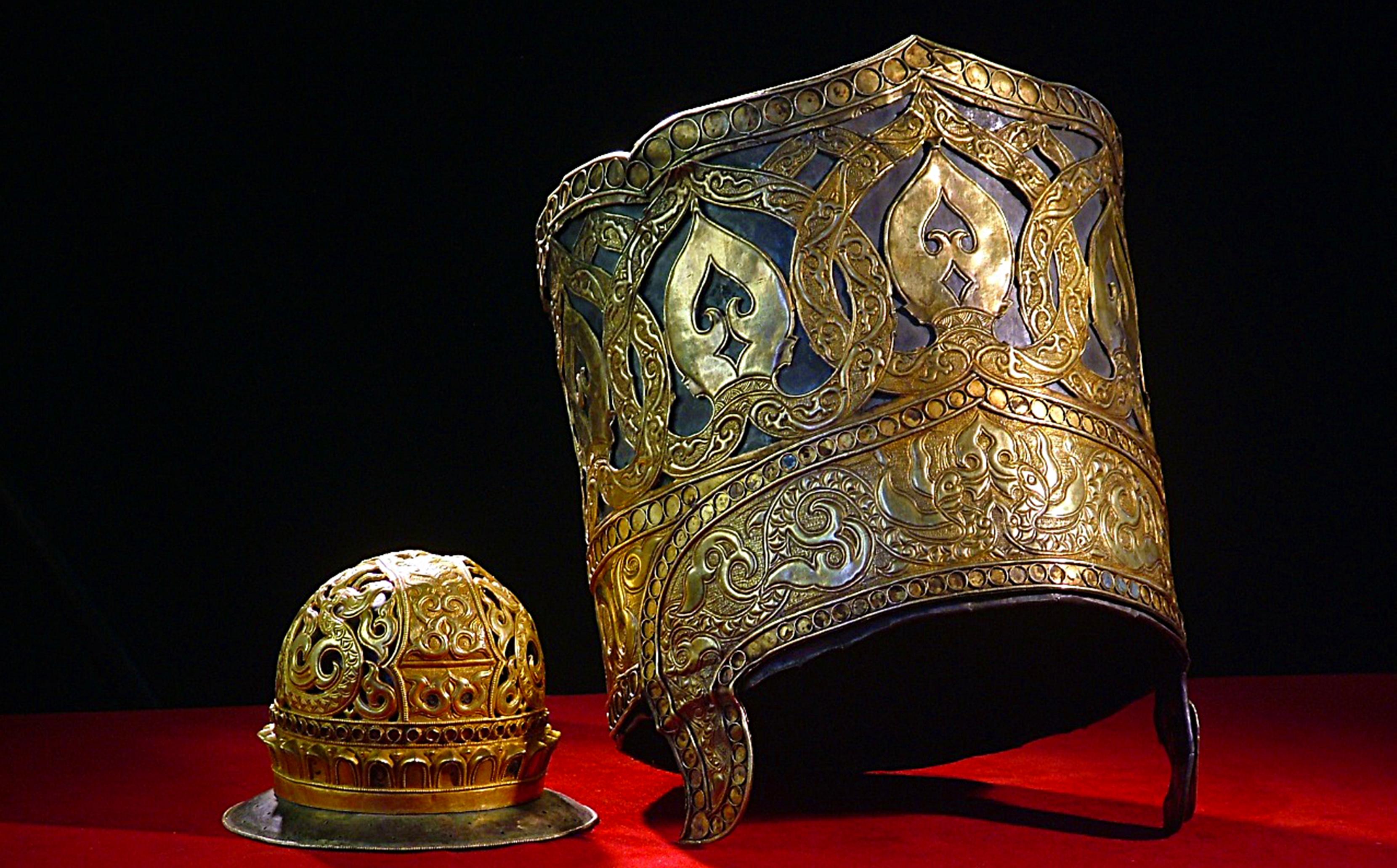 Khảo sát, bảo quản kho bảo vật có vương miện bằng vàng ròng cuối cùng ...