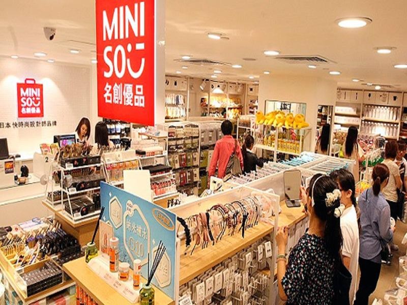 Đối thủ Mumuso dính 'bão' dư luận, CEO của Miniso rời ghế
